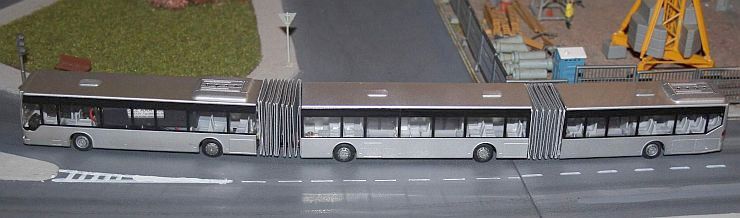 Faller Car-System Doppel-Gelenkbus mit 5 Achsen